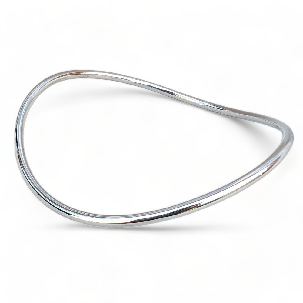 Simple curved bangle – Clarity